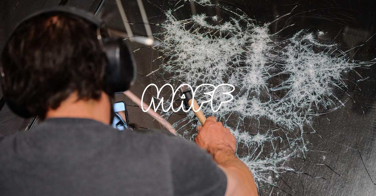 Artist Makes Portraits On Glass With Just A Hammer — Art - 𝓁𝑜𝓋𝑒 MAFF