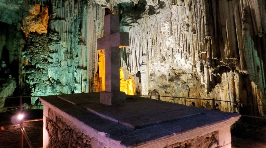Melidoni Cave 🥾Natural Wonder & Historical Landmark in Crete | Okay ...