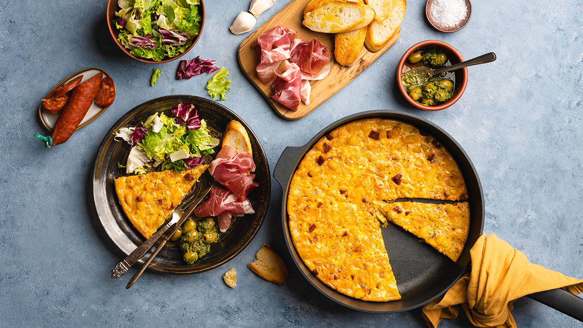 Spansk tortilla med chorizo og potet – oppskrift fra Oluf Lorentzen