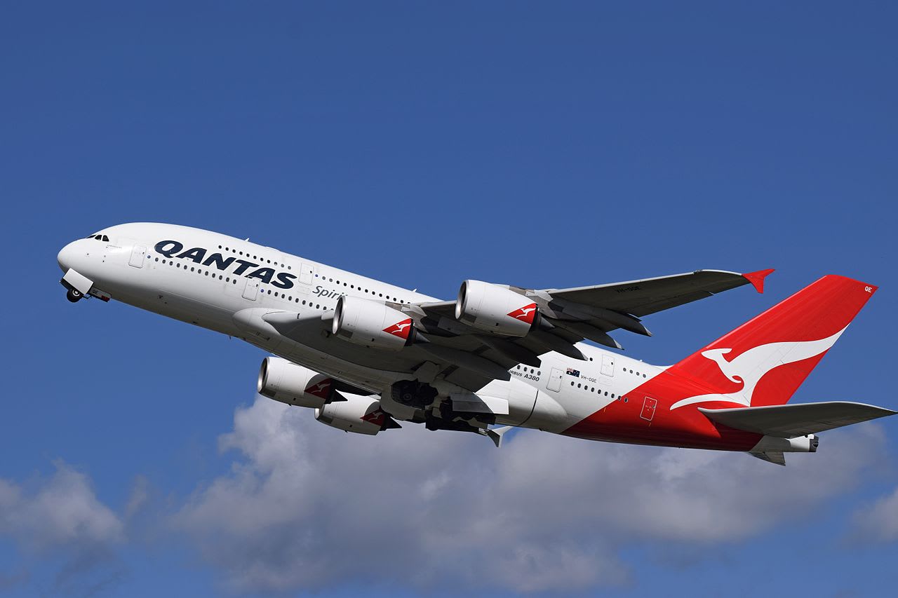 Qantas Airbus A380-842 - oneworld virtual