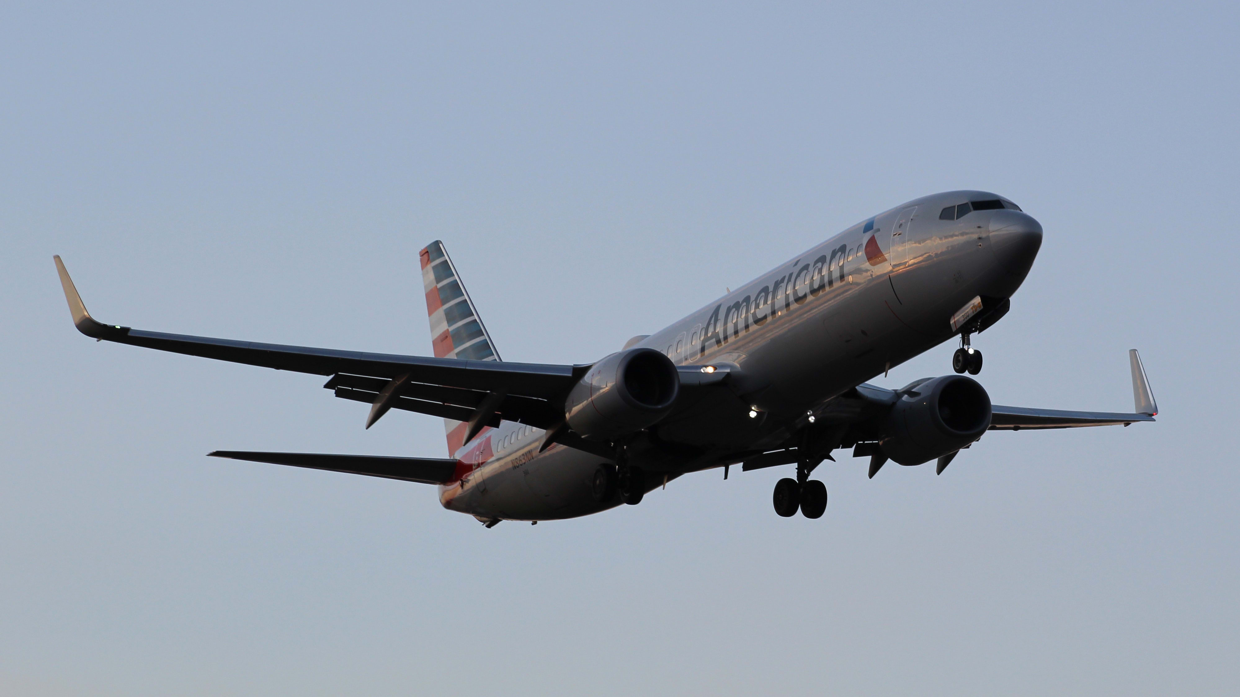 American Airlines Boeing 737-823(WL) - oneworld virtual