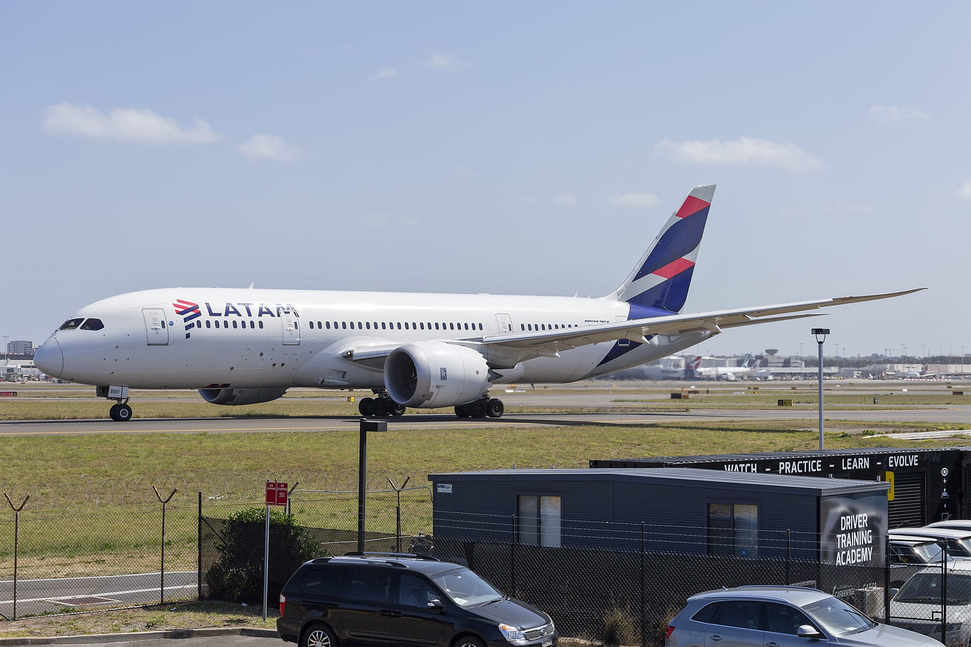 LATAM Airlines Boeing 787-8 Dreamliner - oneworld virtual