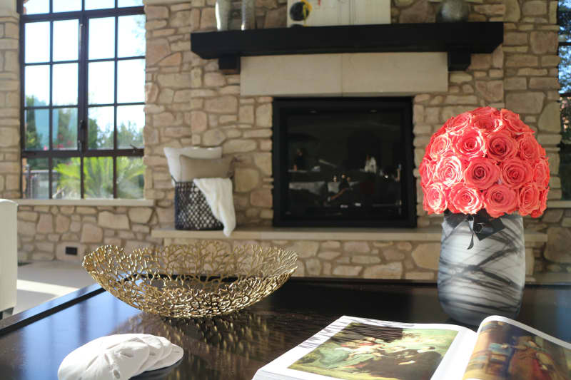 Pantone Colour of the Year - Living Coral Roses | OnlyRoses