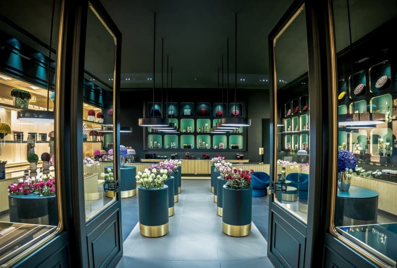 Luxury Roses Store in Abu Dhabi - OnlyRoses