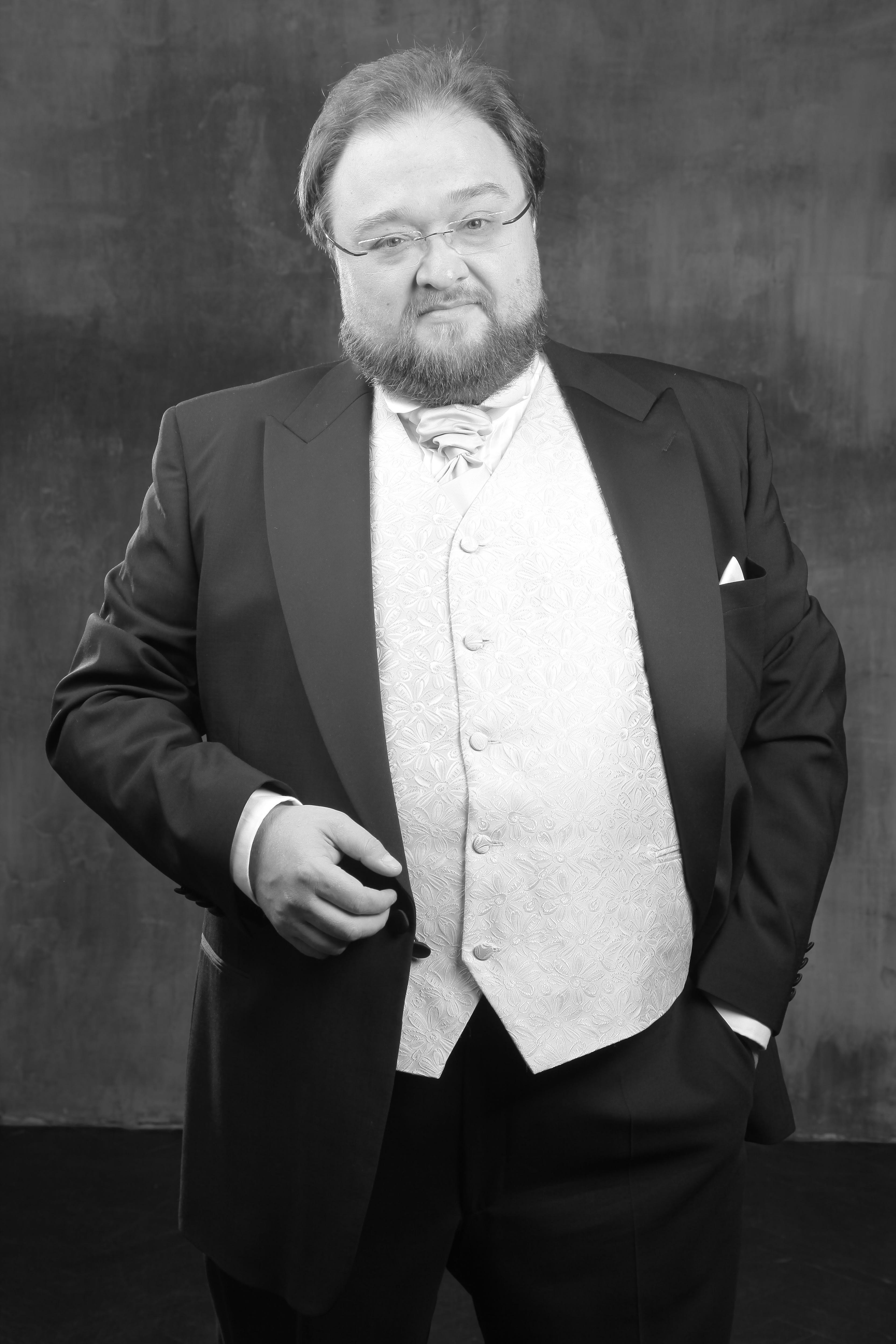 Regardez Maxim Paster sur Paris Opera Play