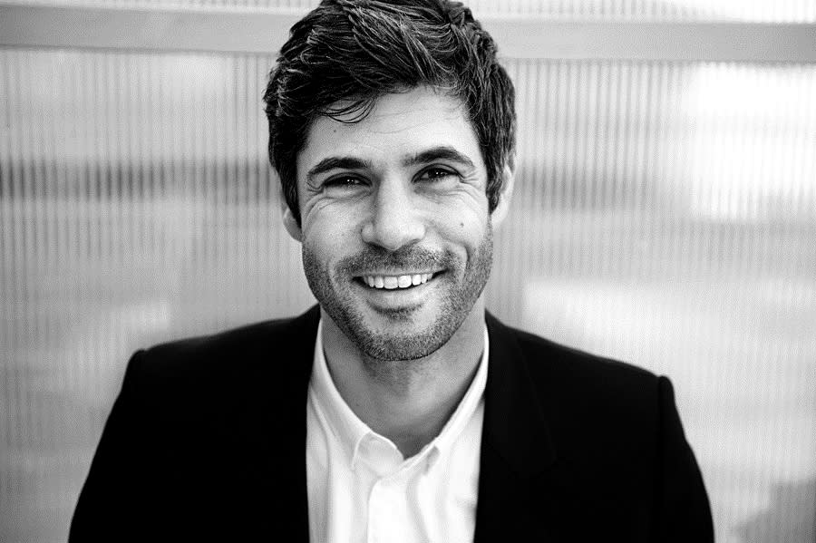 Thomas Dear - Paris Opera Play