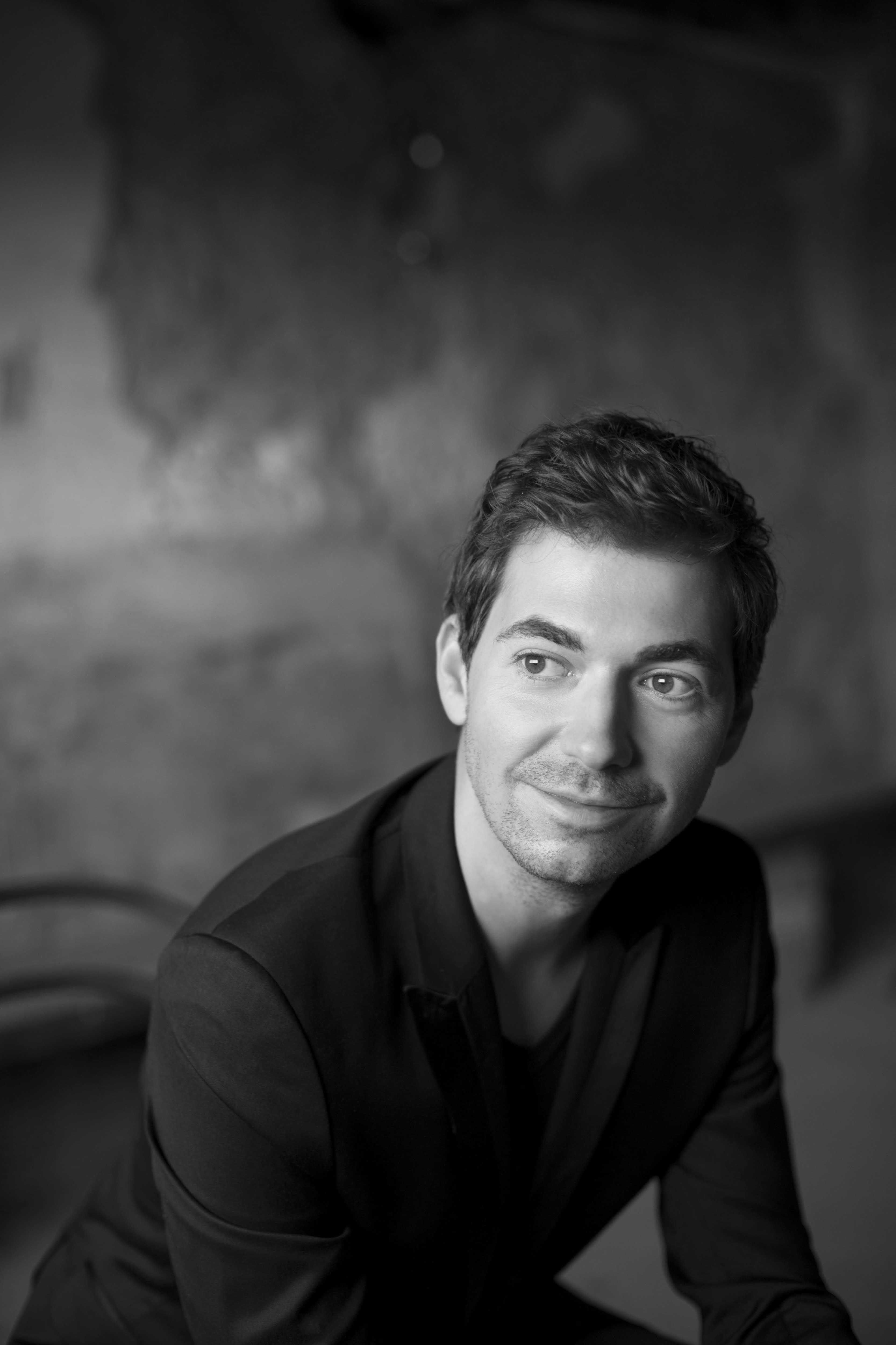 Valer Sabadus - Paris Opera Play