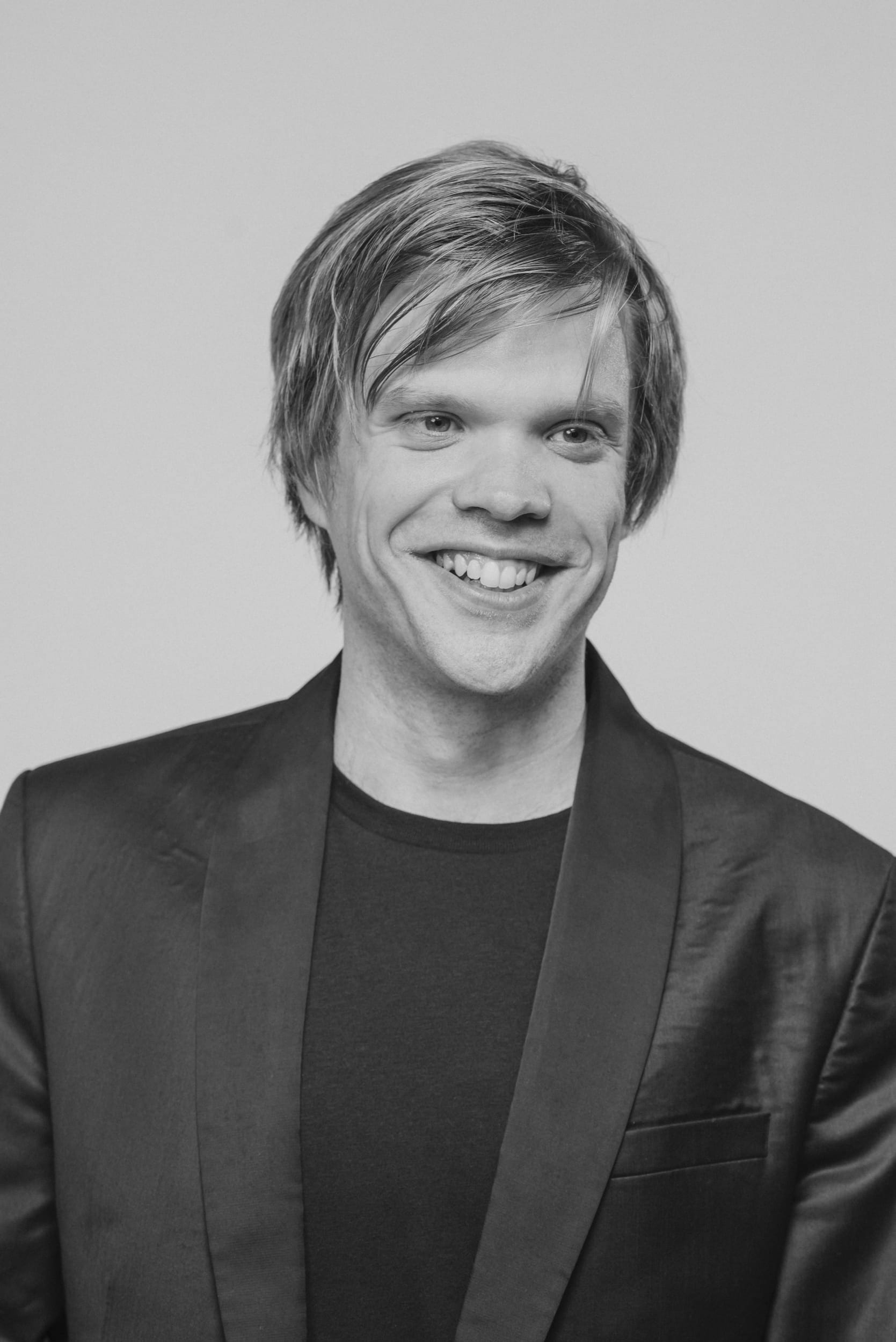 Watch Edward Liddall on Paris Opera Play