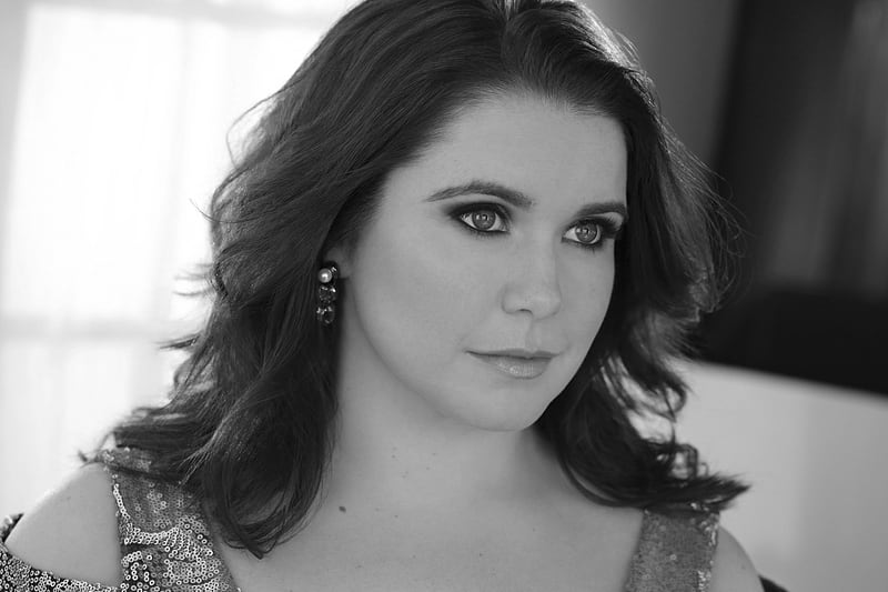 Regardez Tara Erraught sur Paris Opera Play