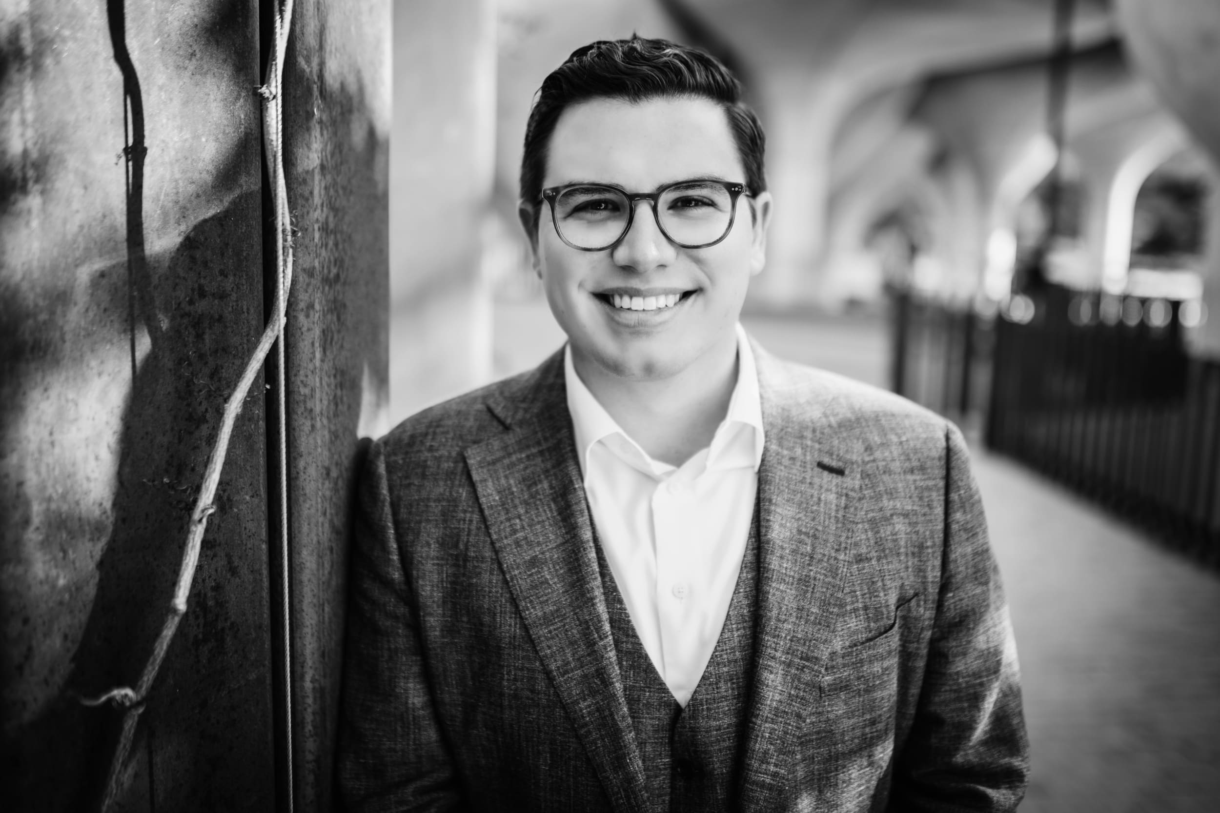 Watch Eric Ferring on Paris Opera Play