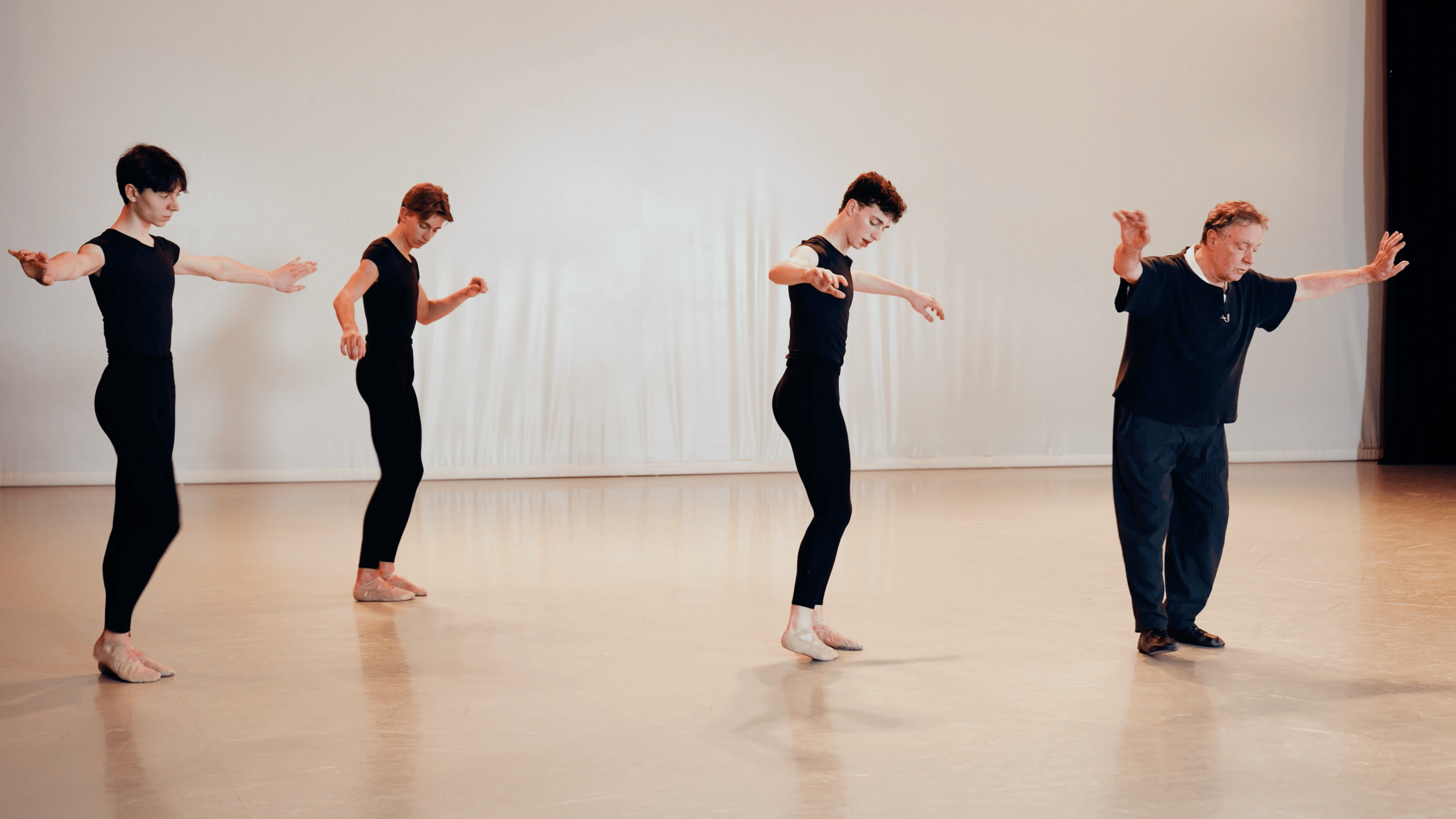 Raymonda in rehearsal with... Jean Guizerix online