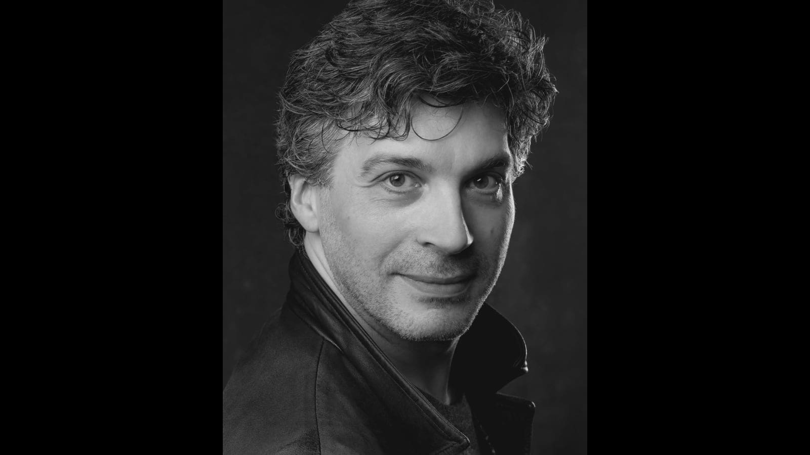 Joshua Bloom - Paris Opera Play