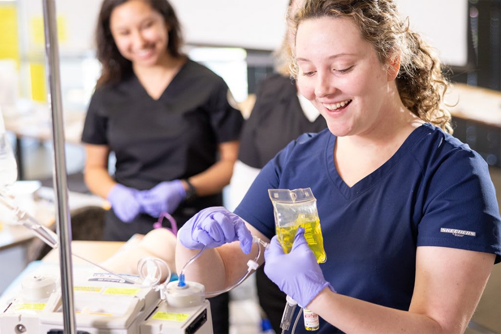 RN vs. BSN: What’s the Difference? - Harding