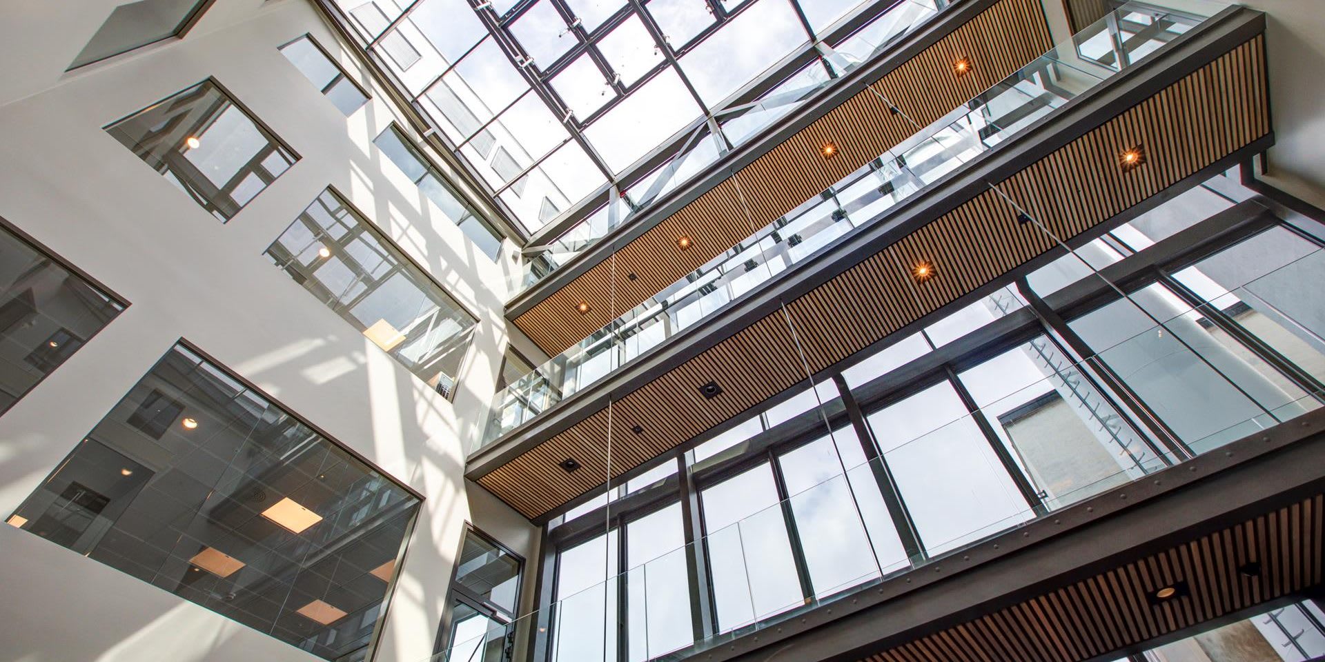 Spiler til vegg og himling