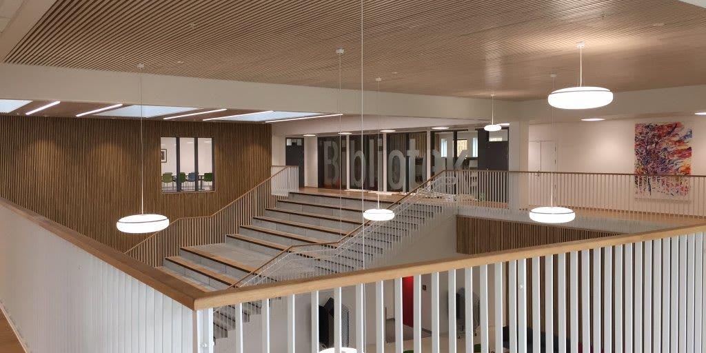 Spiler til vegg og himling