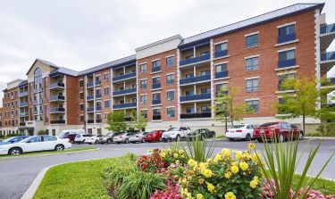 Delmanor Aurora retirement home reviews