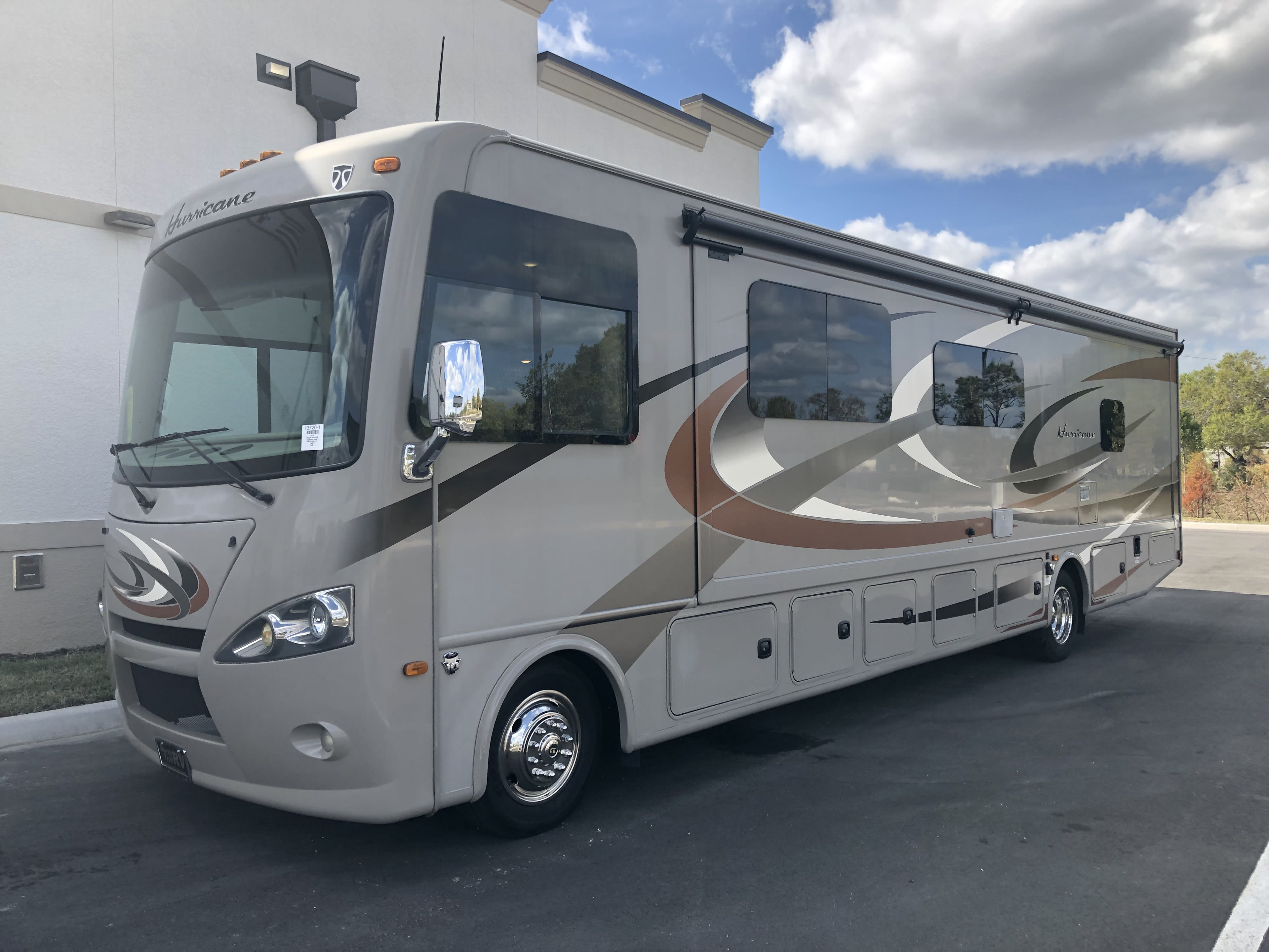 2016 Thor Motor Coach Hurricane Class A Rental in Pembroke Pines, FL ...