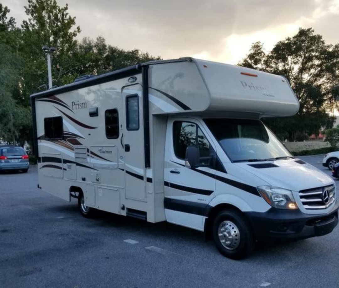 2015 Mercedes-Benz MotorHome Class C Rental in CASTLE ROCK, WA | Outdoorsy