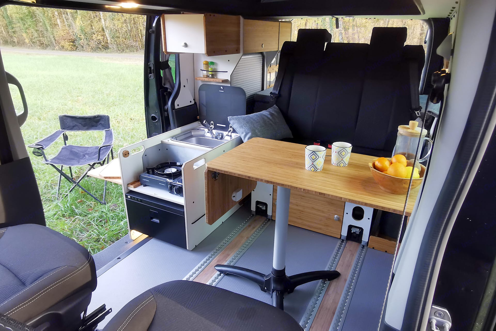 Location van aménagé, fourgon et campervan à Paris (Jossigny, 77, Seine ...