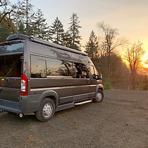 2018 Roadtrek Simplicity Motor Home Class B Rental in Portland, OR ...