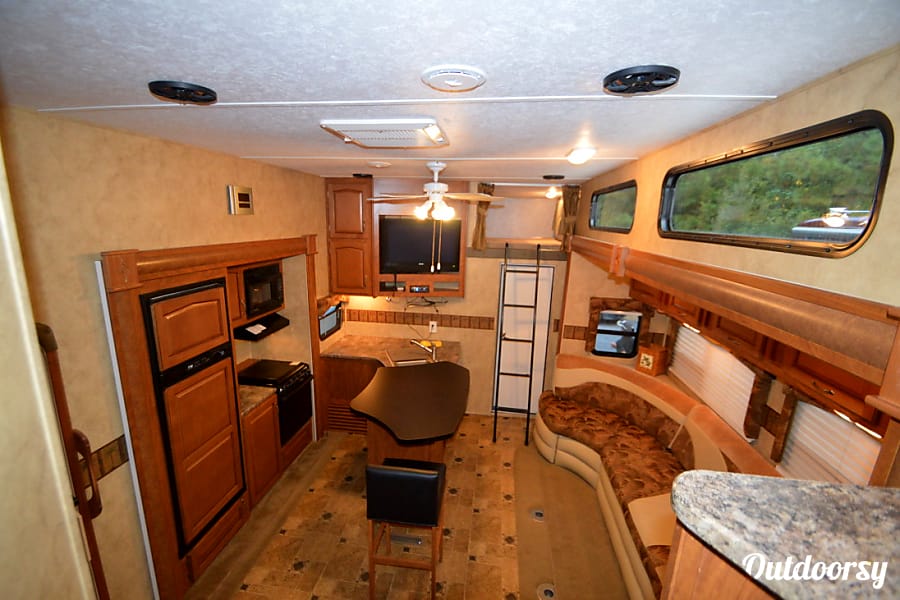 2008 Keystone Raptor Motor Home Toy Hauler Rental in Saint Petersburg ...