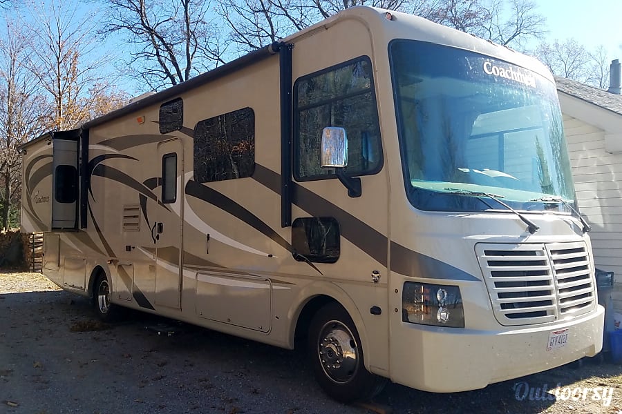 2014 Coachmen Pursuit Motor Home Class A Rental in Swanton, OH | Outdoorsy