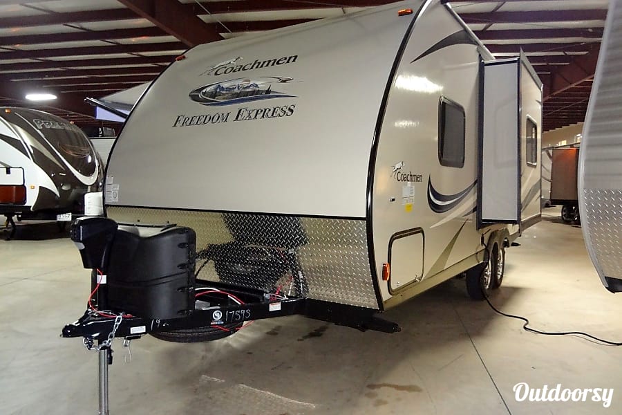 2020 Coachmen Freedom Express Trailer Rental in Paola, KS | Outdoorsy