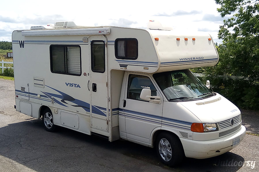 2004 Volkswagen Winnebago Vista Motor Home Class C Rental in Ottawa, ON ...