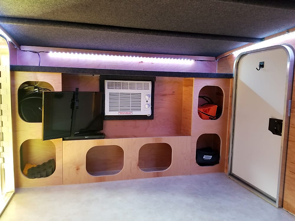 Photos | 2019 Runaway Campers Rangerunner | Outdoorsy