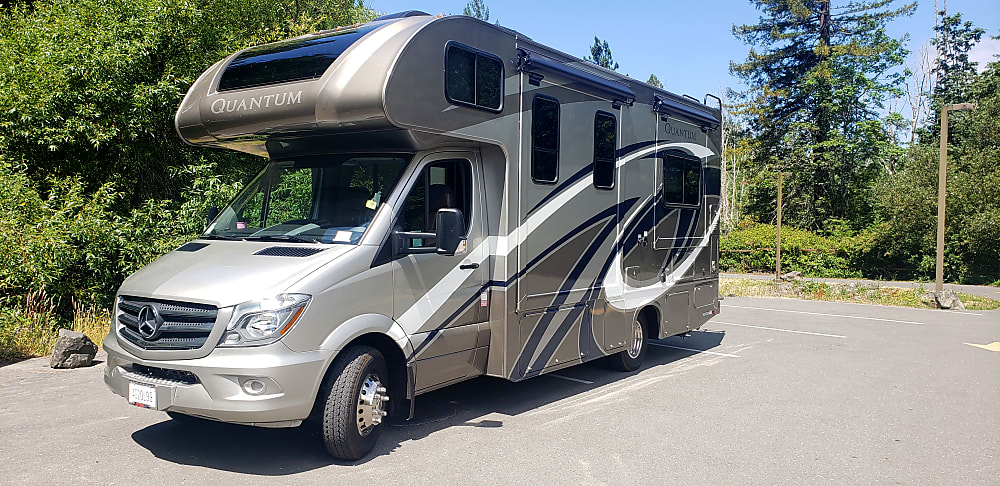 Photos | 2020 Mercedes Thor Quantum Sprinter | Outdoorsy