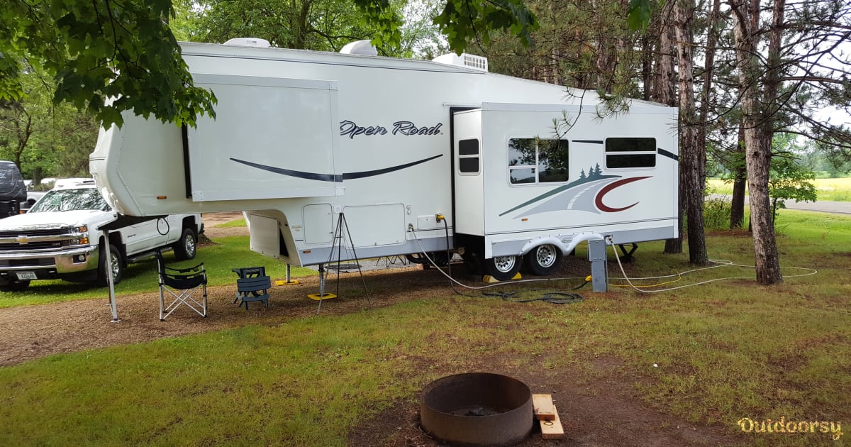 2004 Pilgrim International Open Road Fifth Wheel Rental in Janesville ...