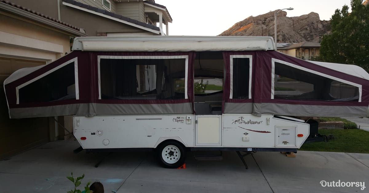 2000 Coachmen Clipper Trailer Rental in Santa Clarita, CA | Outdoorsy