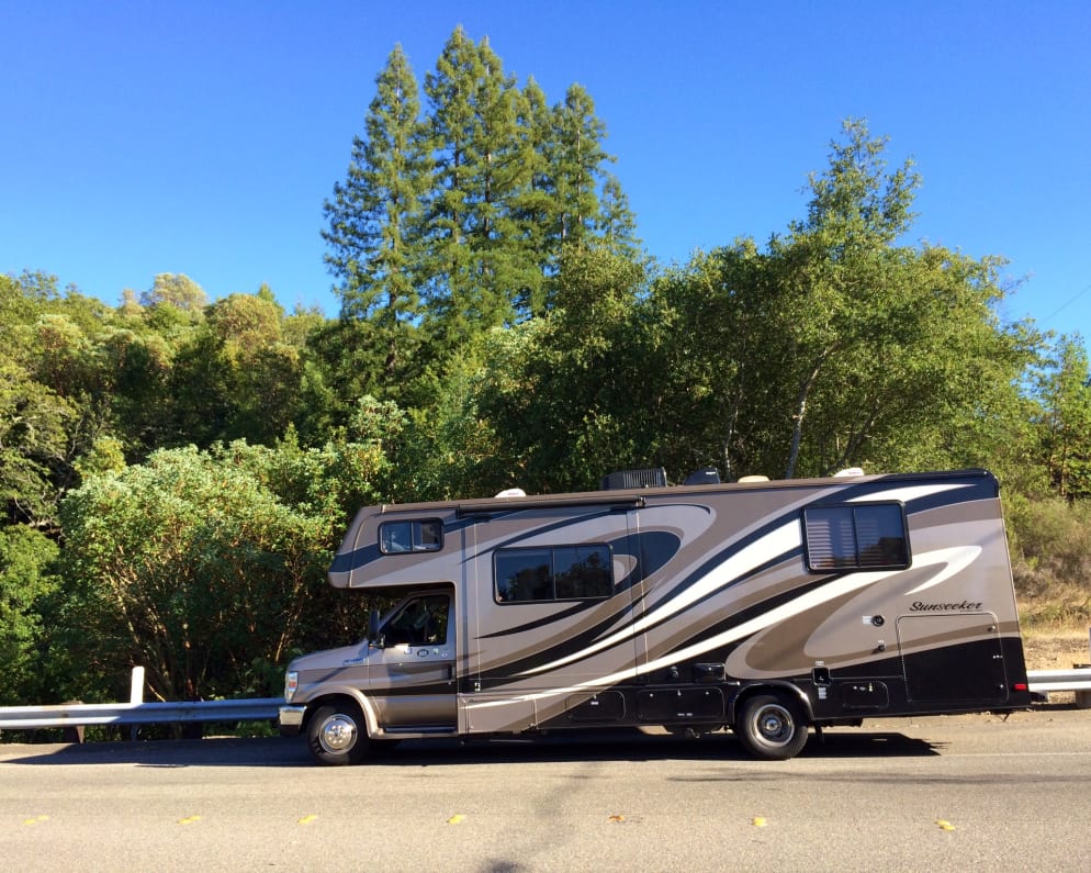 2012 Class C RV for Rent in Los Angeles, California - RVUSA.com