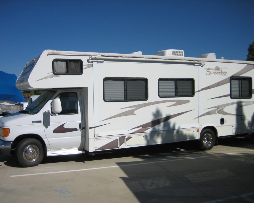 2006 Class C RV for Rent in Murrieta, California - RVUSA.com