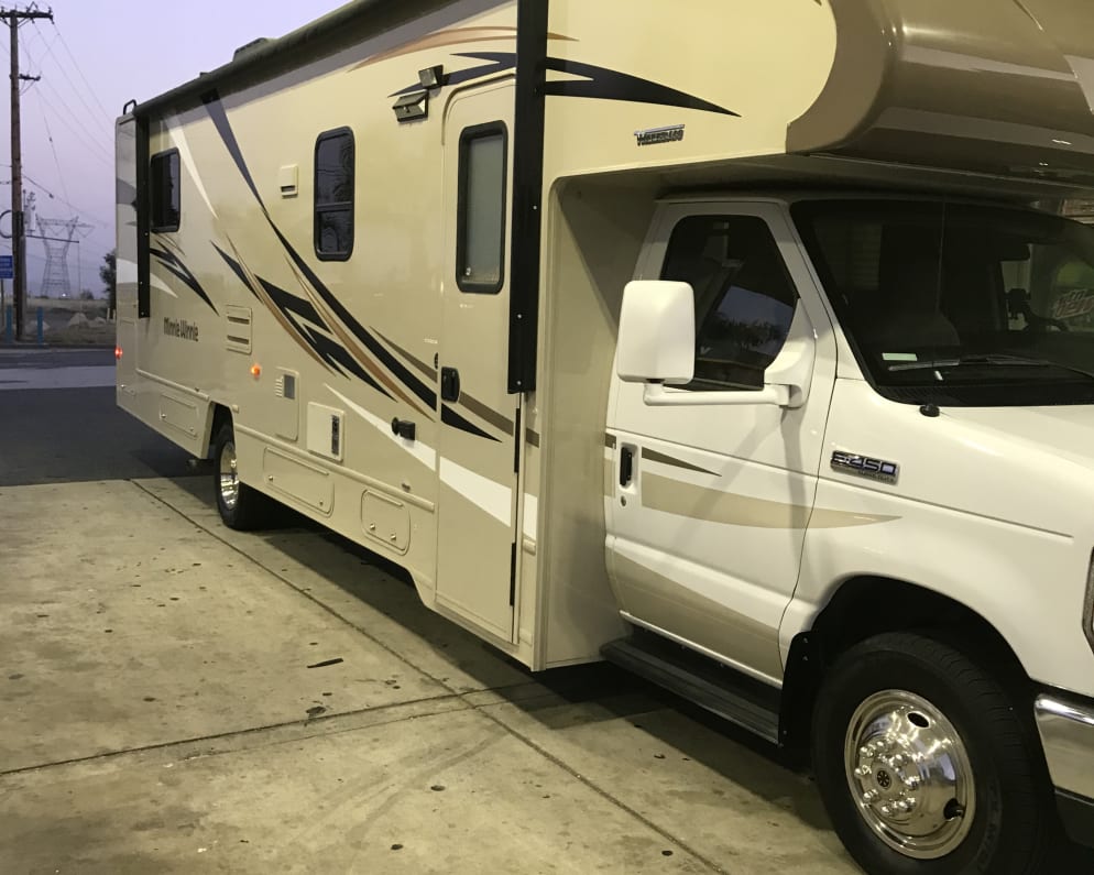 2017 Class C RV for Rent in Rialto, California - RVUSA.com