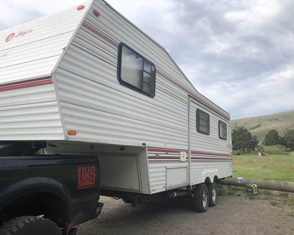 1993 Fifth Wheel RV for Rent in Bozeman, Montana - RVUSA.com 1993 Fifth Wheel RV for Rent in Bozeman, Montana - RVUSA.com
