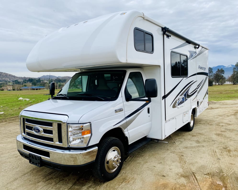 2020 Class C RV for Rent in Pomona, California - RVUSA.com