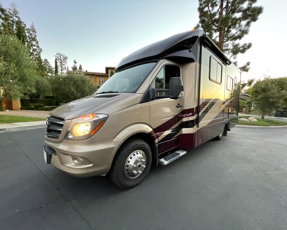 Class C RV for Rent in Westminster, California - RVUSA.com