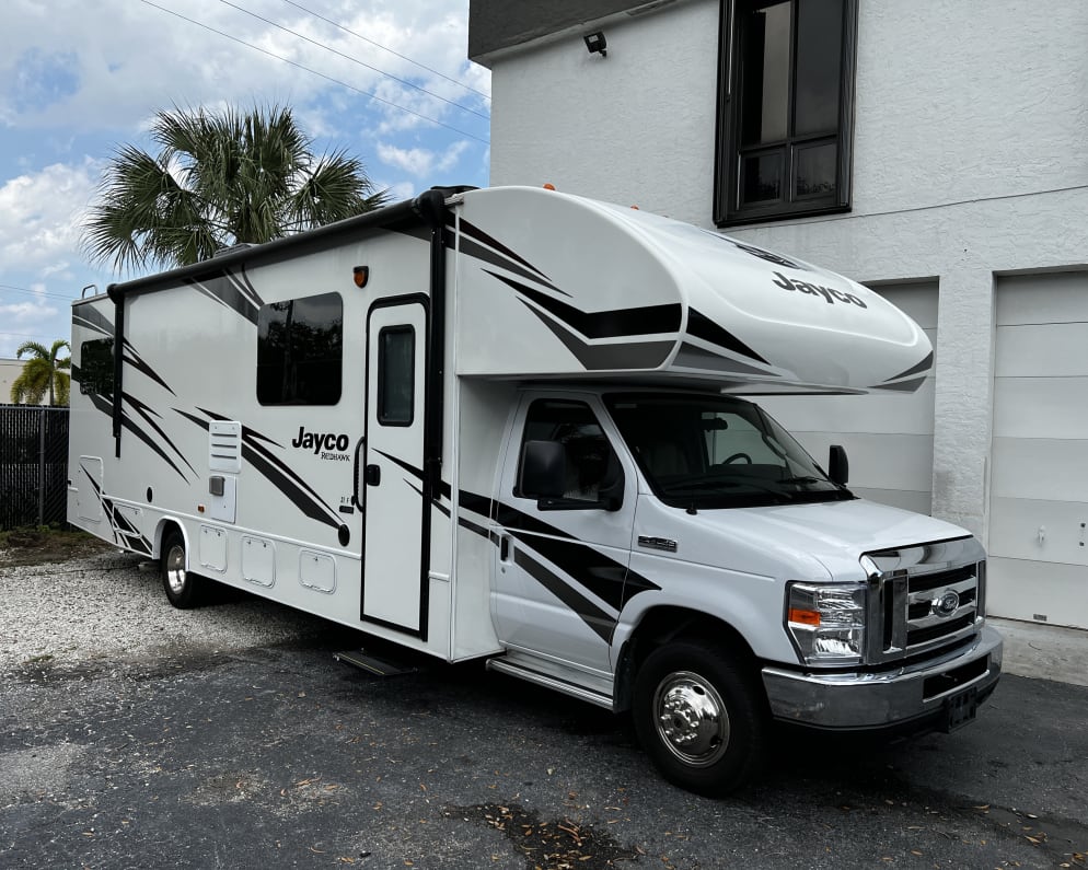 2020 Class C RV for Rent in West Palm Beach, Florida - RVUSA.com