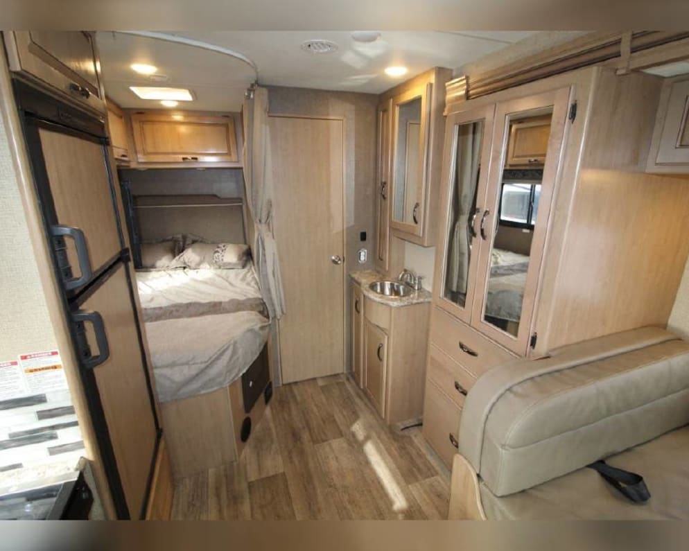 2018 Class C RV for Rent in Boerne, Texas - RVUSA.com