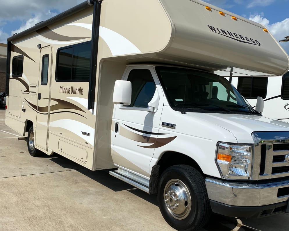 2015 Class C RV for Rent in Austin, Texas - RVUSA.com