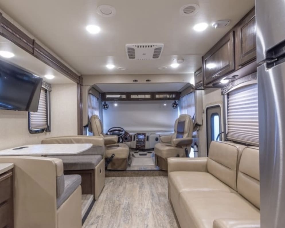 2017 Class A RV for Rent in Springfield, Missouri - RVUSA.com