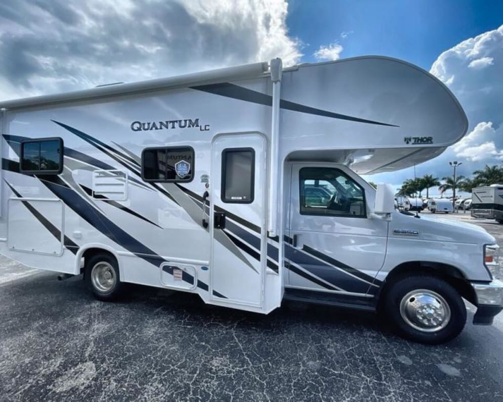 2022 Class C RV for Rent in Clearwater, Florida - RVUSA.com