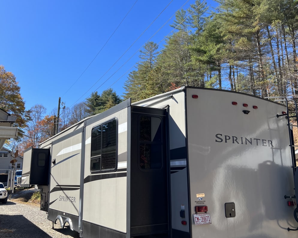 2020 Fifth Wheel RV for Rent in Brevard, North Carolina - RVUSA.com