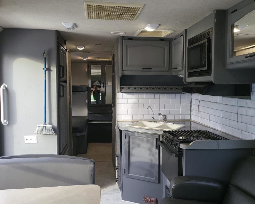 2007 Class C RV for Rent in Anaheim, California - RVUSA.com