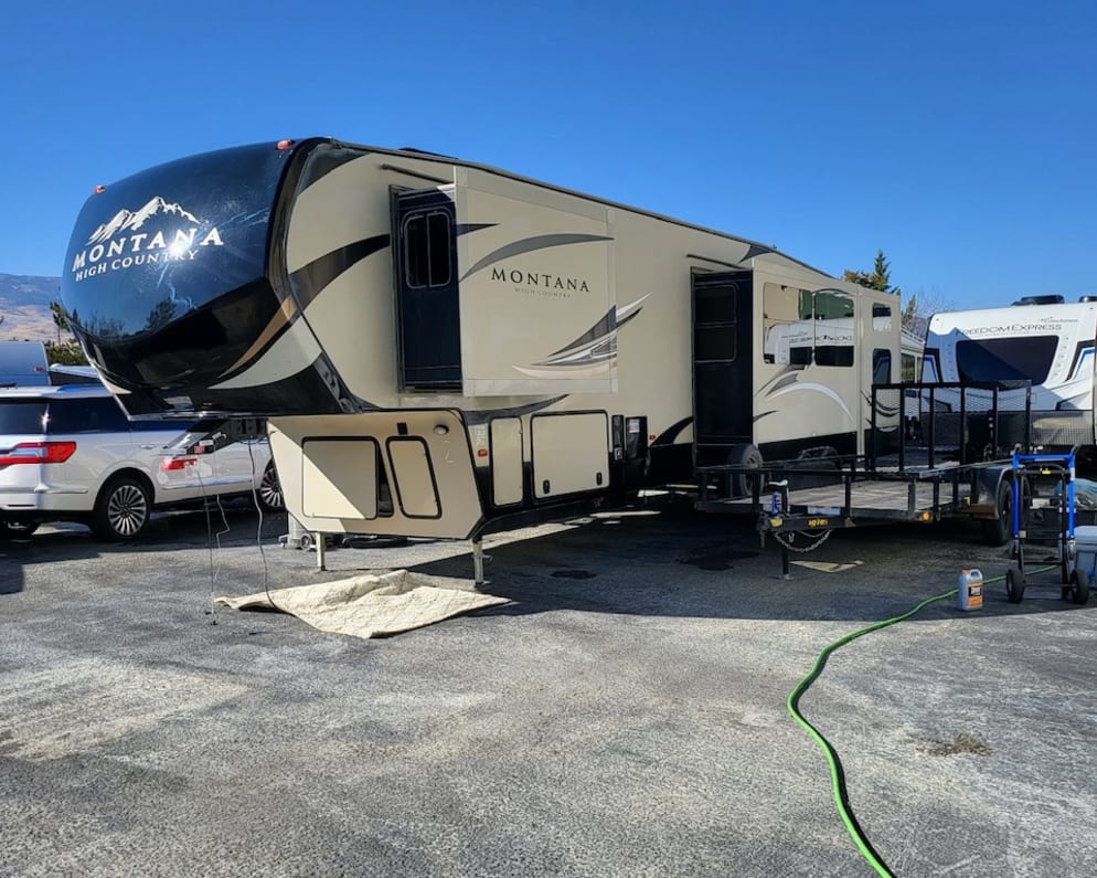 Fifth Wheel RV for Rent in Mound House, Nevada - RVUSA.com
