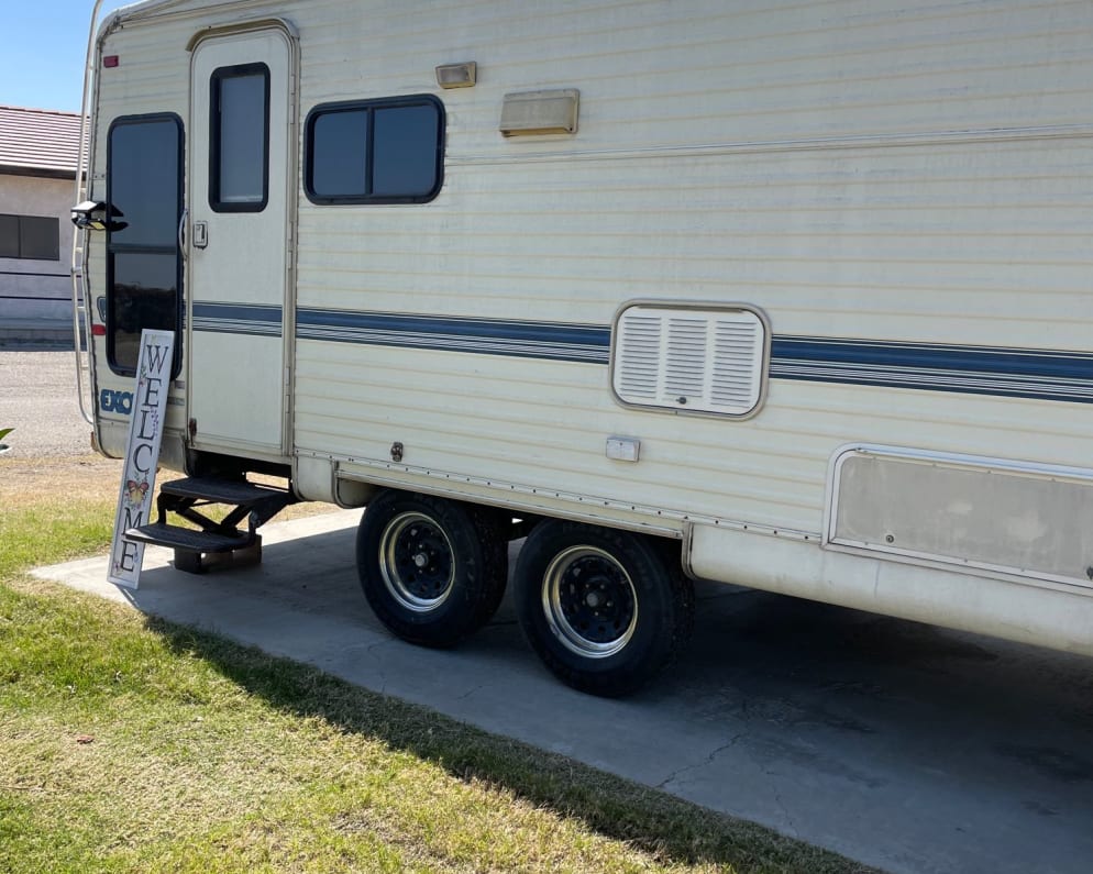 1993 Fifth Wheel RV for Rent in Thermal, California - RVUSA.com 1993 Fifth Wheel RV for Rent in Thermal, California - RVUSA.com