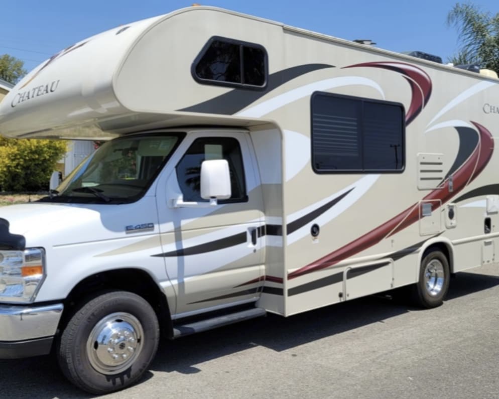 2016 Class C RV for Rent in Simi Valley, California - RVUSA.com