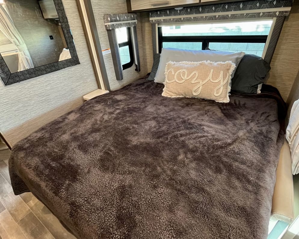 Class C RV for Rent in Rosamond, California - RVUSA.com