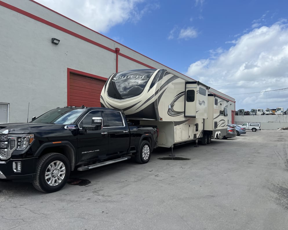 Fifth Wheel RV for Rent in Medley, Florida - RVUSA.com